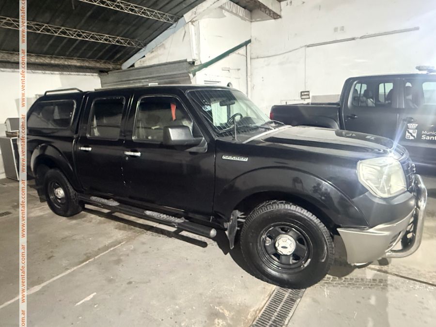 Ford Ranger 2010 con dos tubos de Gnc